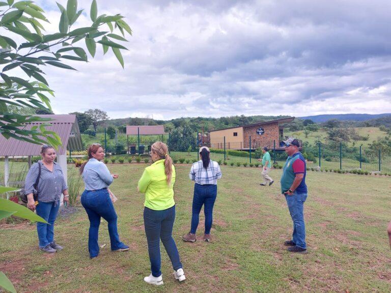 MIDA evalúa primera finca agroturística certificada con Zip Line en ...