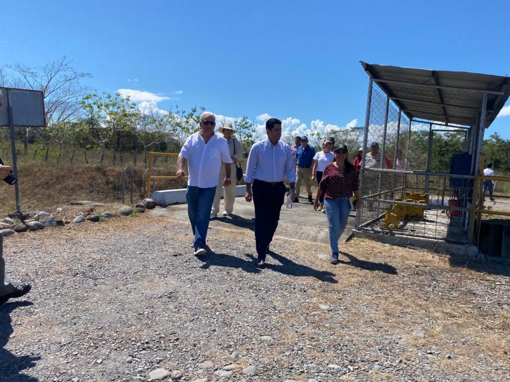 Ministro Linares visita sistema de riego Remigio Rojas - Ministerio de ...