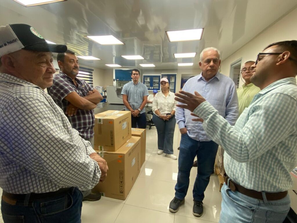 Ministro Linares recorre laboratorios del IDIAP para potenciar el ...